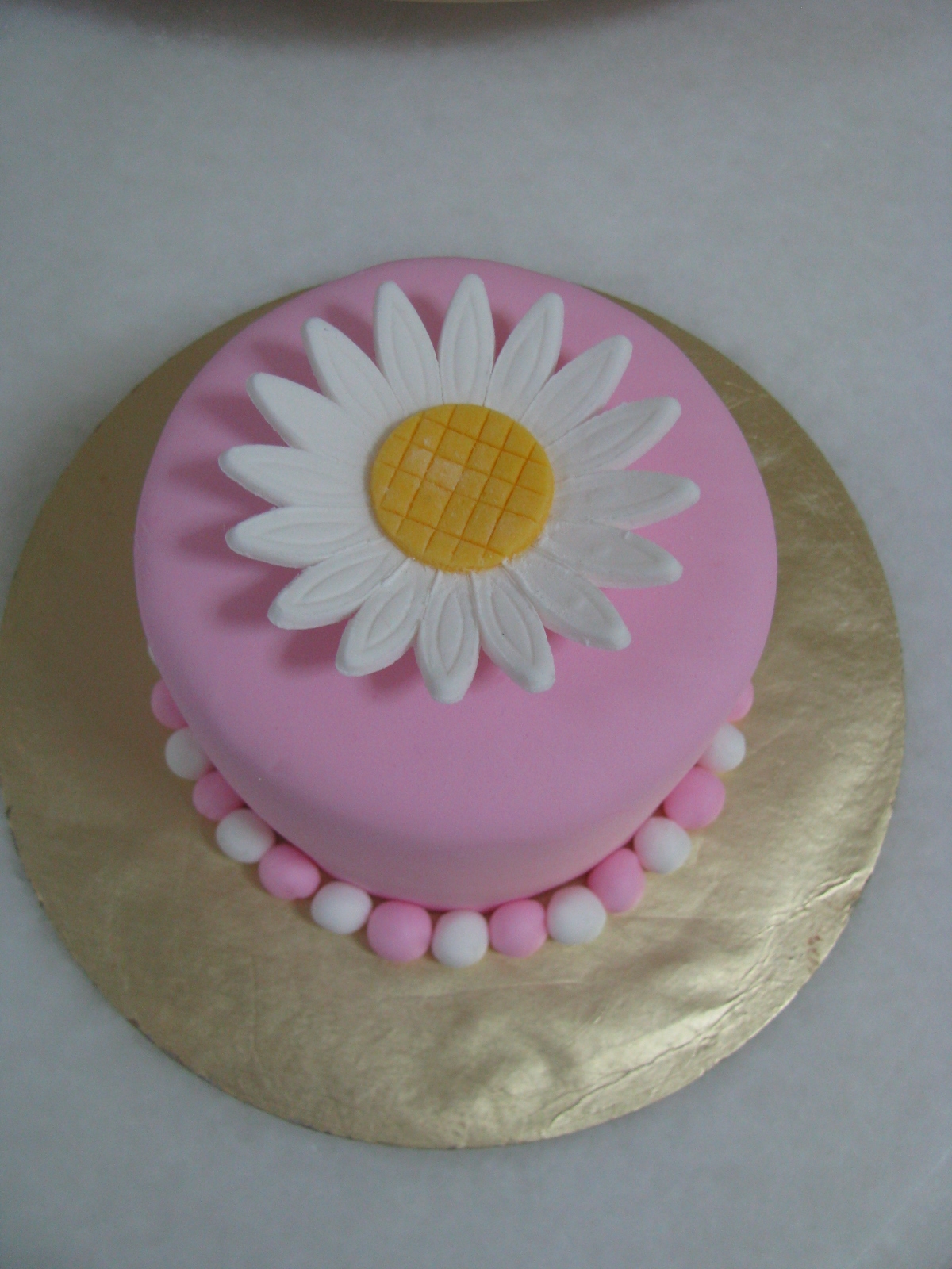 Princess Yasmin: Sue's Pink Daisy Mini Cake