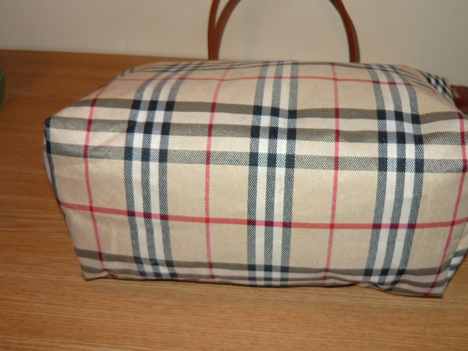 CLOTHBOX: Geanta Burberry Expediata