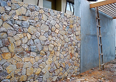 AMiW WeRK: RUBBLE WALL