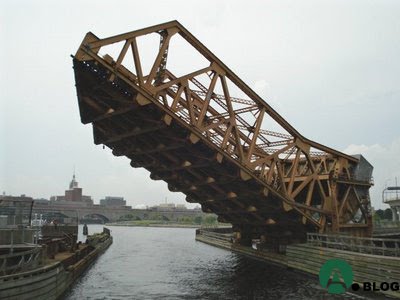 Weird and Amazing: Weird Bridges