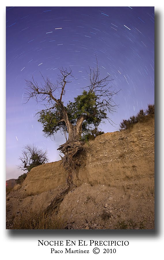 SON LAS FOTOS DE PACO: NOCHE EN EL PRECIPICIO