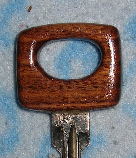 Mercedes w123 Maintenance: Replacing the plastic key head with a wooden one