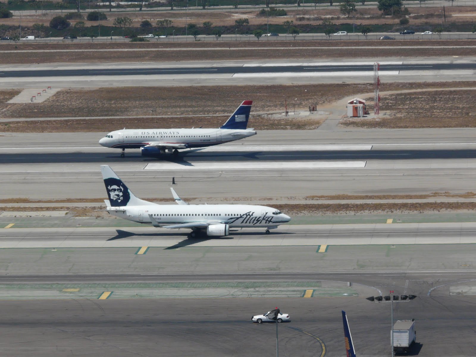 View from the control tower: LAX aircraft spotters' guide: Boeing 737 ...