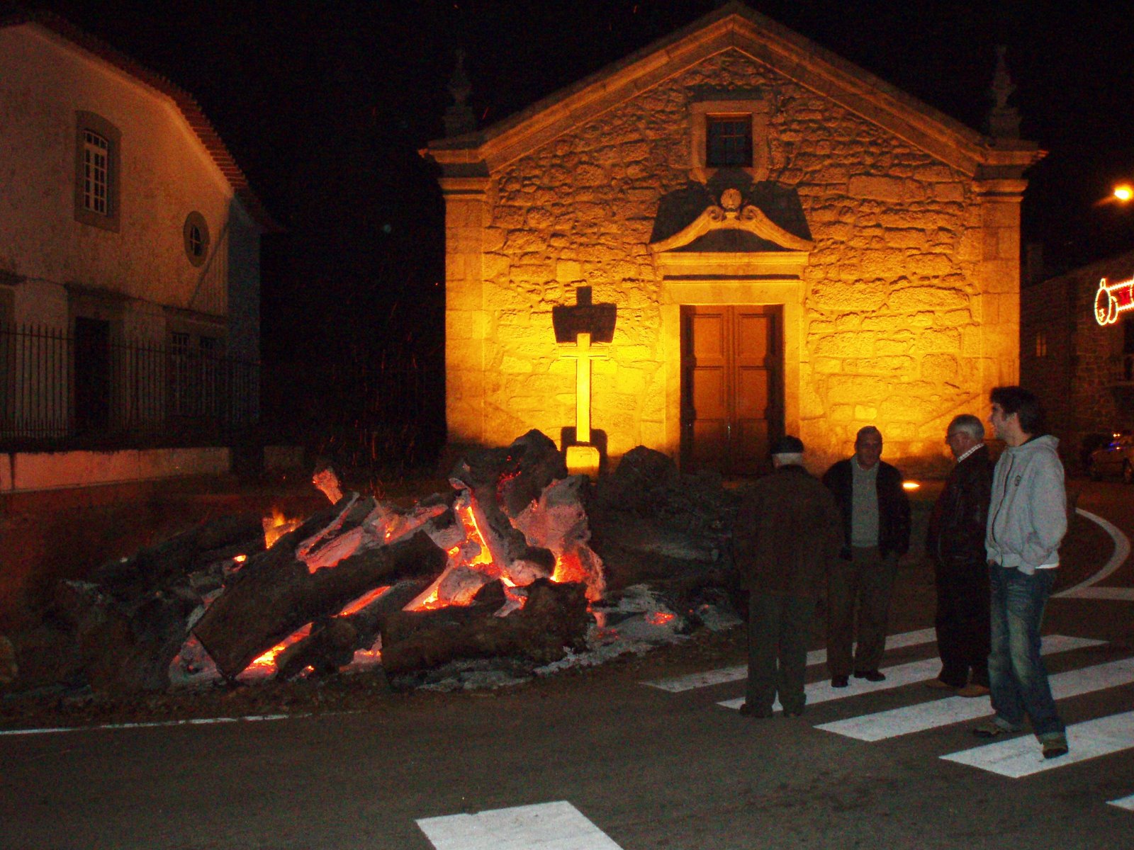 TRABALHINHOS D' AVÓ: TRADIÇÃO DO MADEIRO DO NATAL