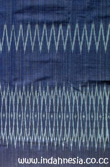 Ulos, Nafas Kasih dan Kehangatan Masyarakat Batak | Lomardasika's Blog