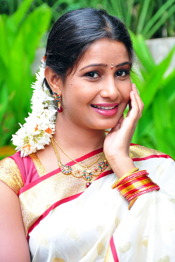 Reshmi Stills from Sankranthi Alludu