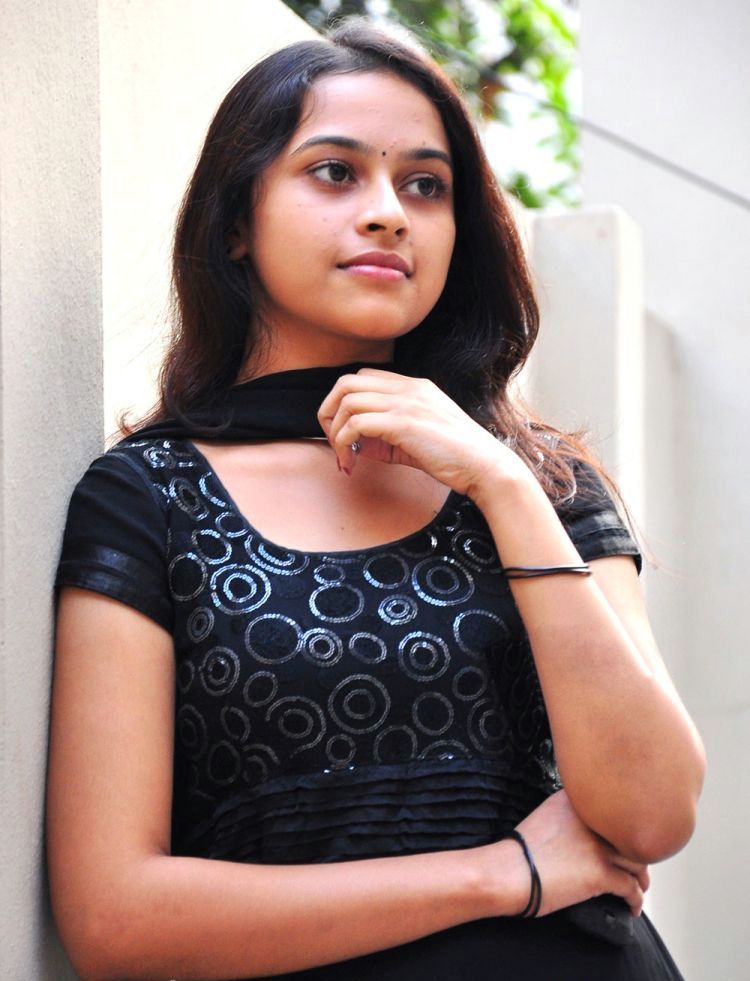 Sri Divya Masara Telugu Movie Heroine New Cute Stills Gallery