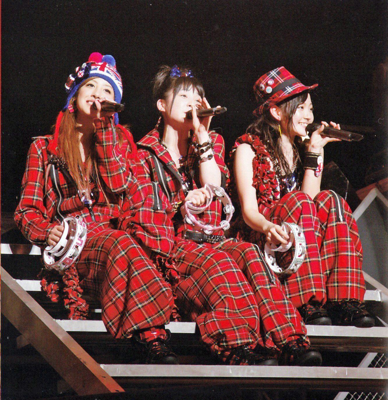 [Previews~Scans] Booklet DVD Buono! Live Tour 2010 ~We are Buono ...