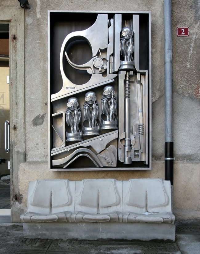 Skillcrane's Place: Double Damn. (Giger's Birth Machine Sculpture)