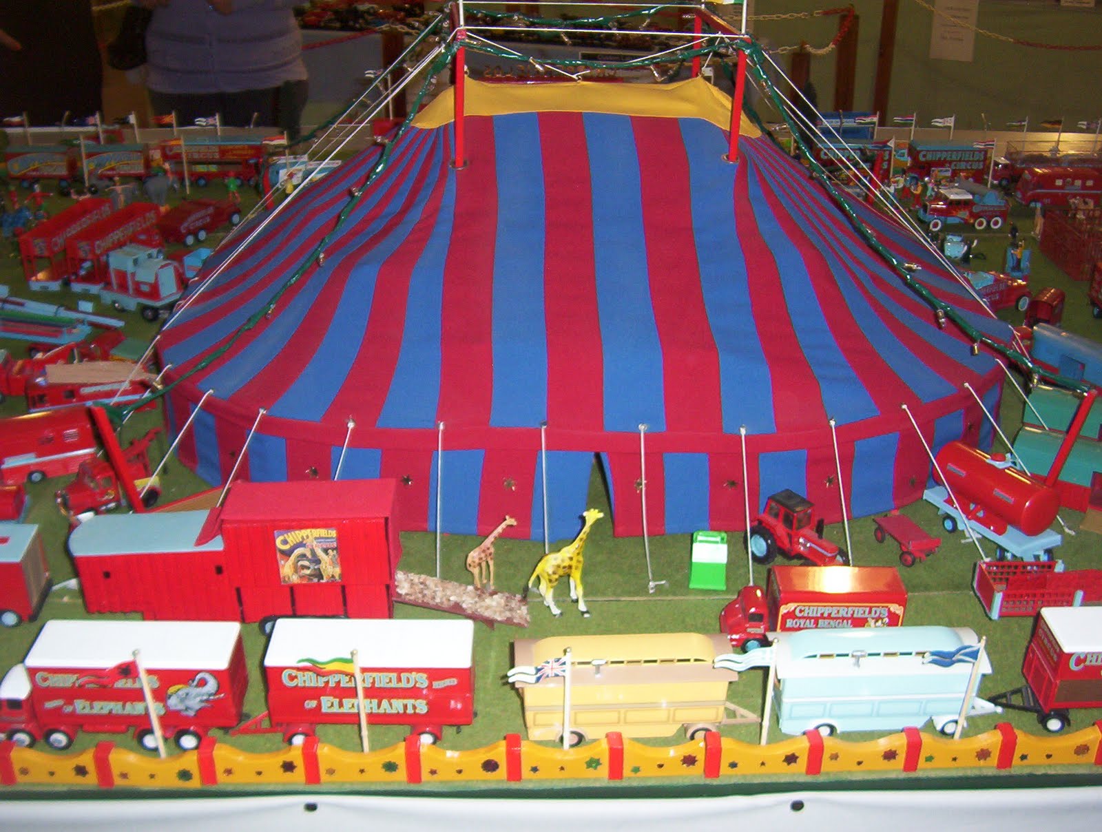 Circusmodellbau: Chipperfield's Circus 1:50
