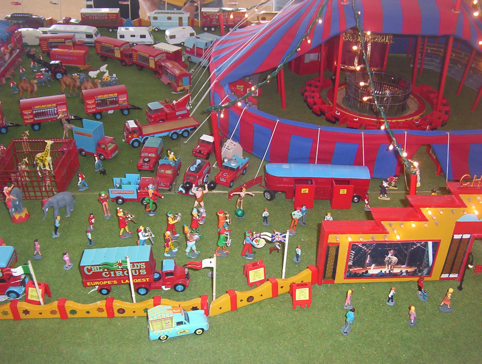 Circusmodellbau: Chipperfield's Circus 1:50