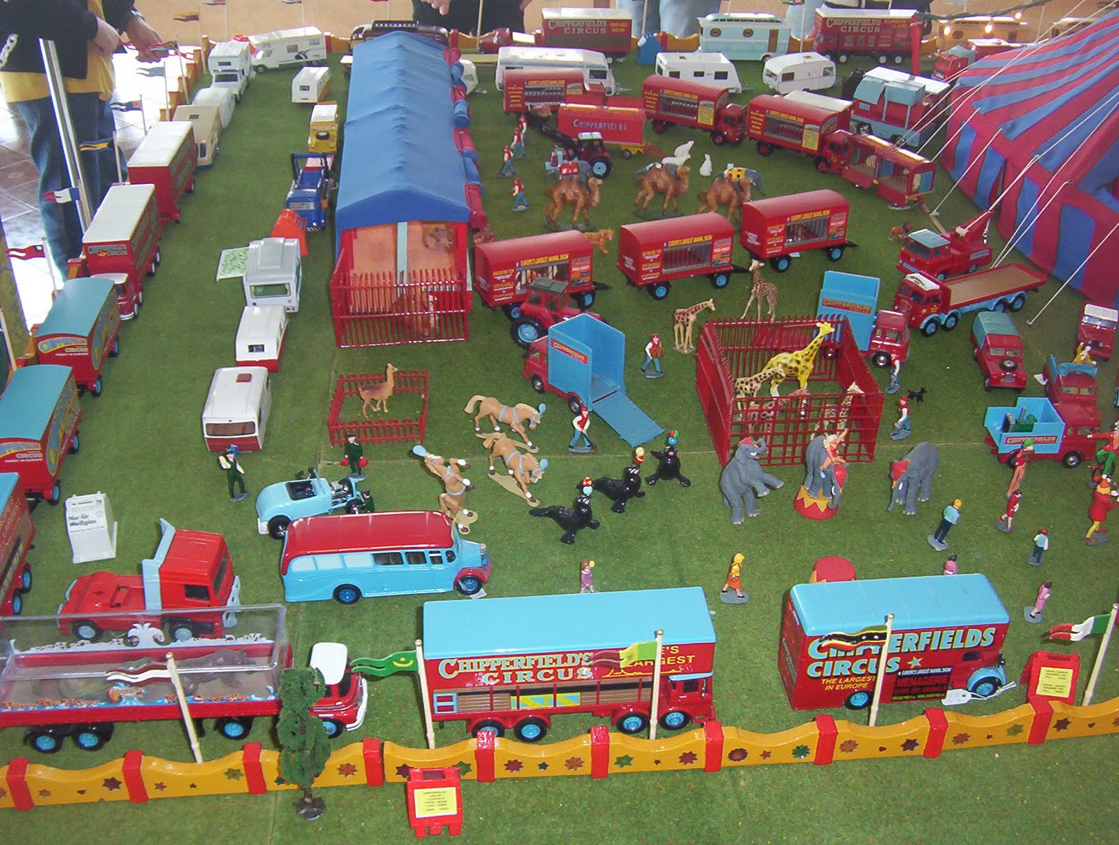 Circusmodellbau: Chipperfield's Circus 1:50