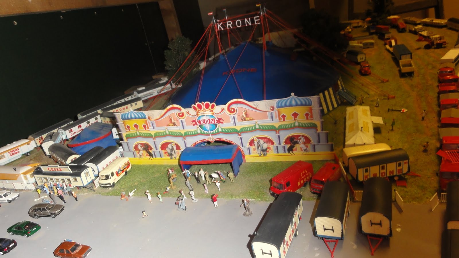 Circusmodellbau: Circus Krone 1:87