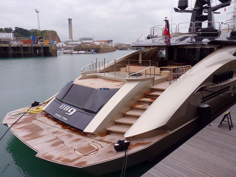 crapaudmatic: DB9 Superyacht
