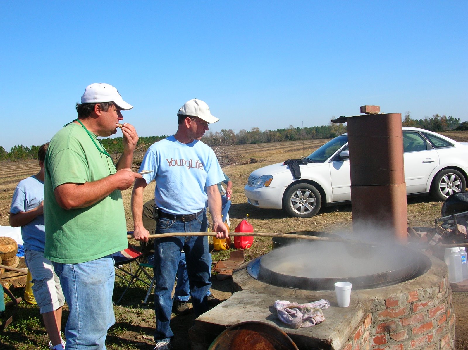 Lisathemom's Spot: Making Cane Syrup