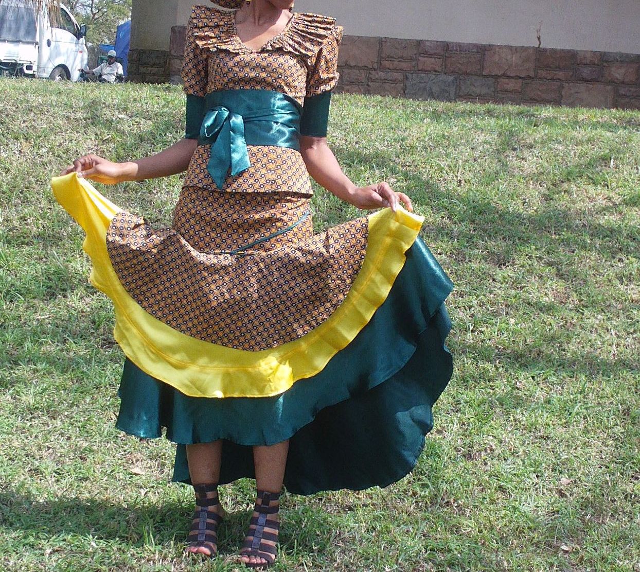 Raul Fashions & Designs: Makoti