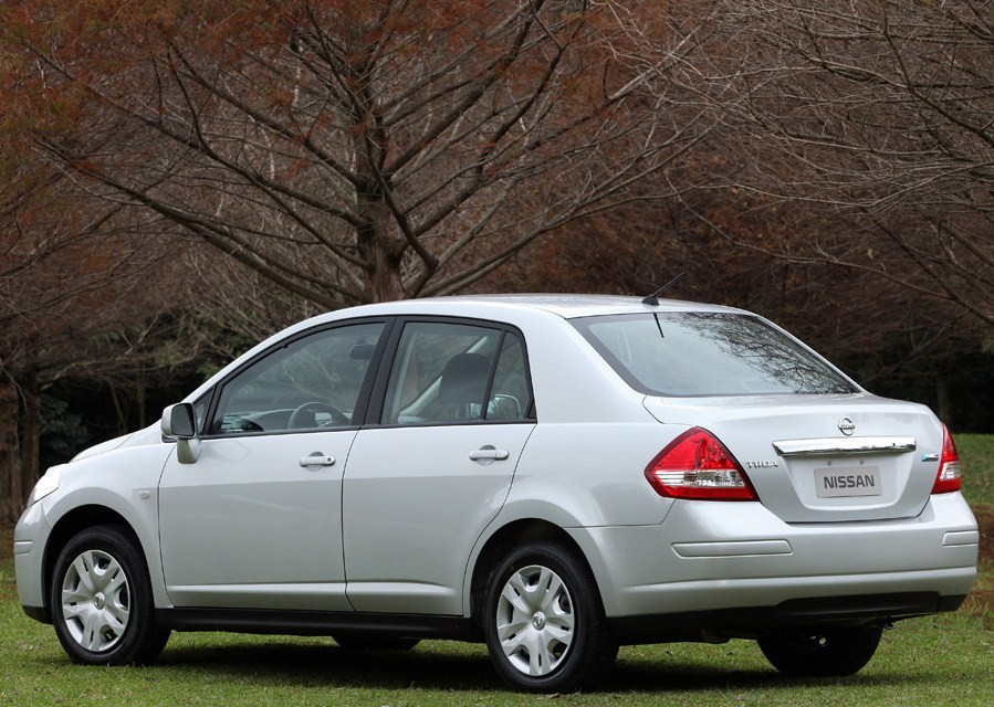 AUTOBESTCARS: Nissan lança Tiida Sedan por R$ 44 500