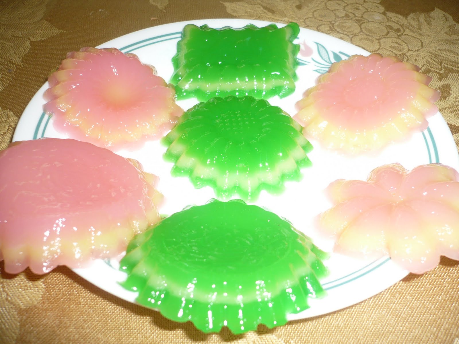 TrucVy-Zoe's Zone: Bánh Da Lợn - aka Pig Skin Cake