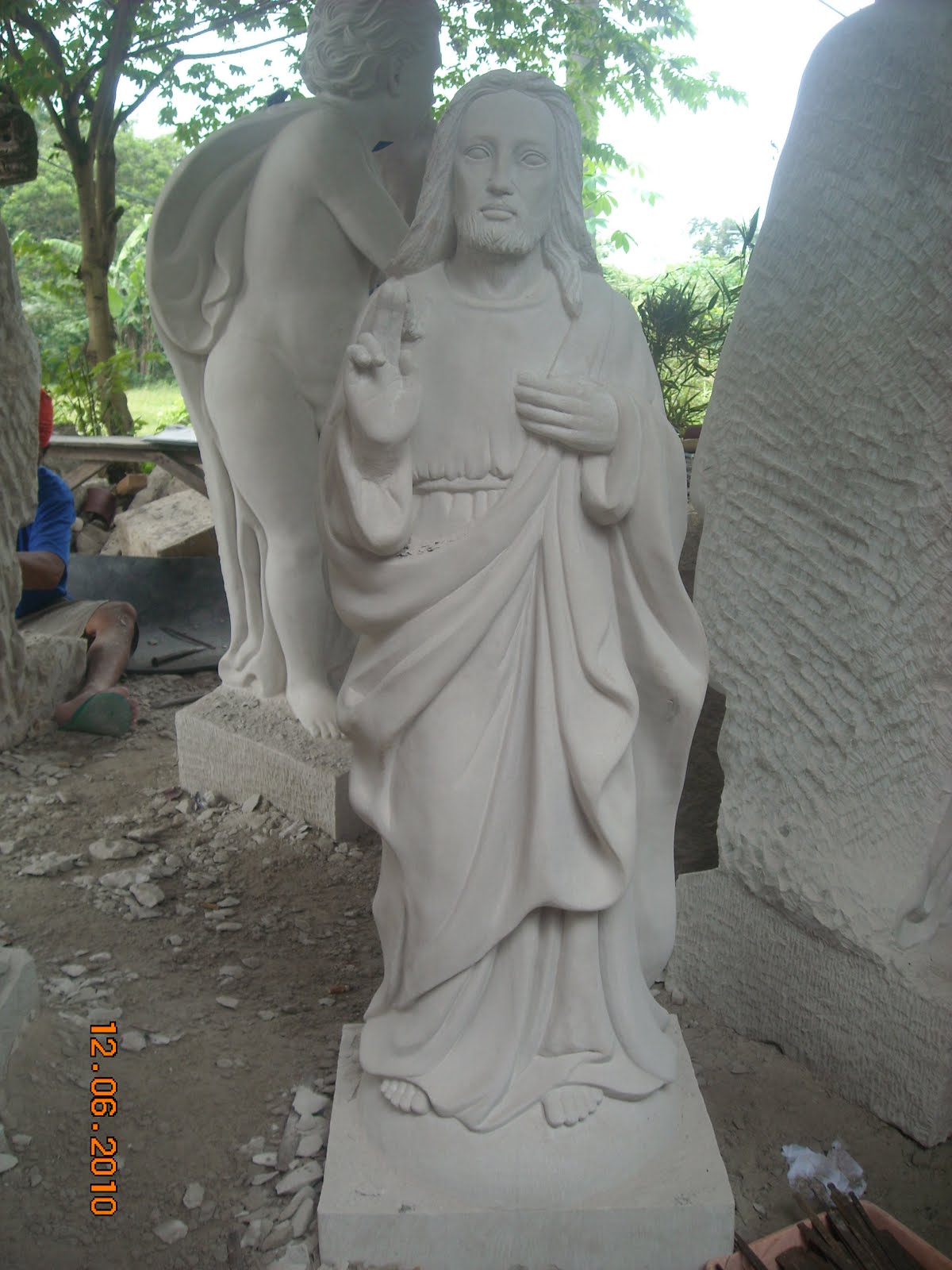 Pahatan Patung "Larissa": Patung Dalam Proses