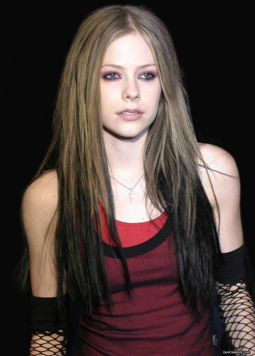 New Wallpaper: Pop Singer Avril Lavigne latest photo gallery-6738