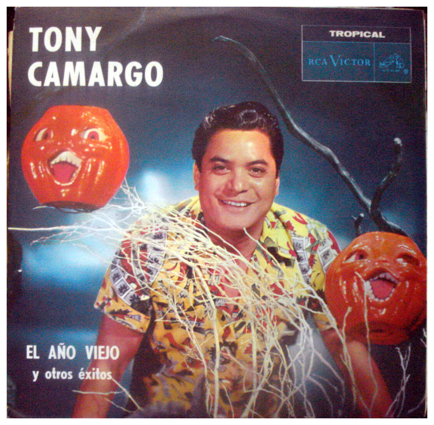 MEDELLIN ANTIGUO Y SU MUSICA: TONY CAMARGO - El Año Viejo