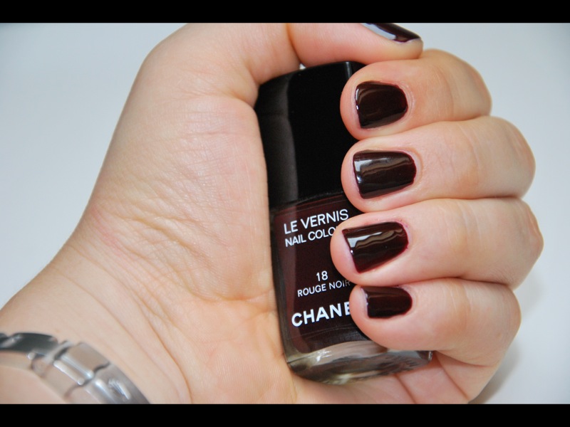 Schöne Nagellacke: Wie die Zeit vergeht mit ... Chanel Rouge Noir 18