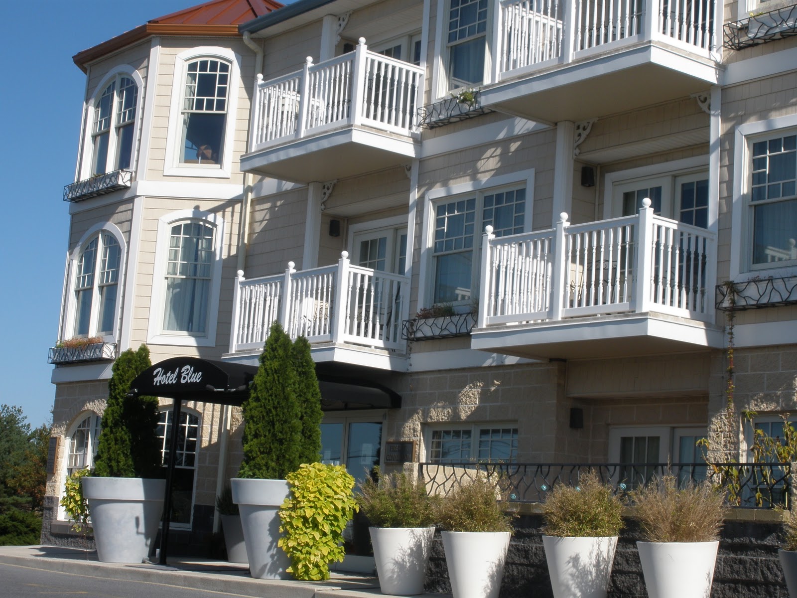 Living, Laughing, Loving: Romance/Getaway Series - Lewes, DE