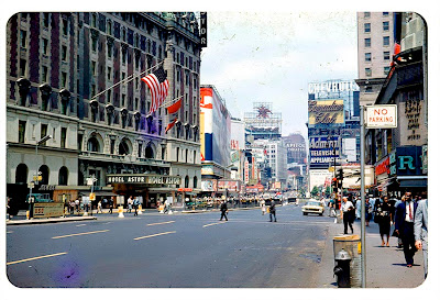 PARIS 2e: Times Square Time Machine