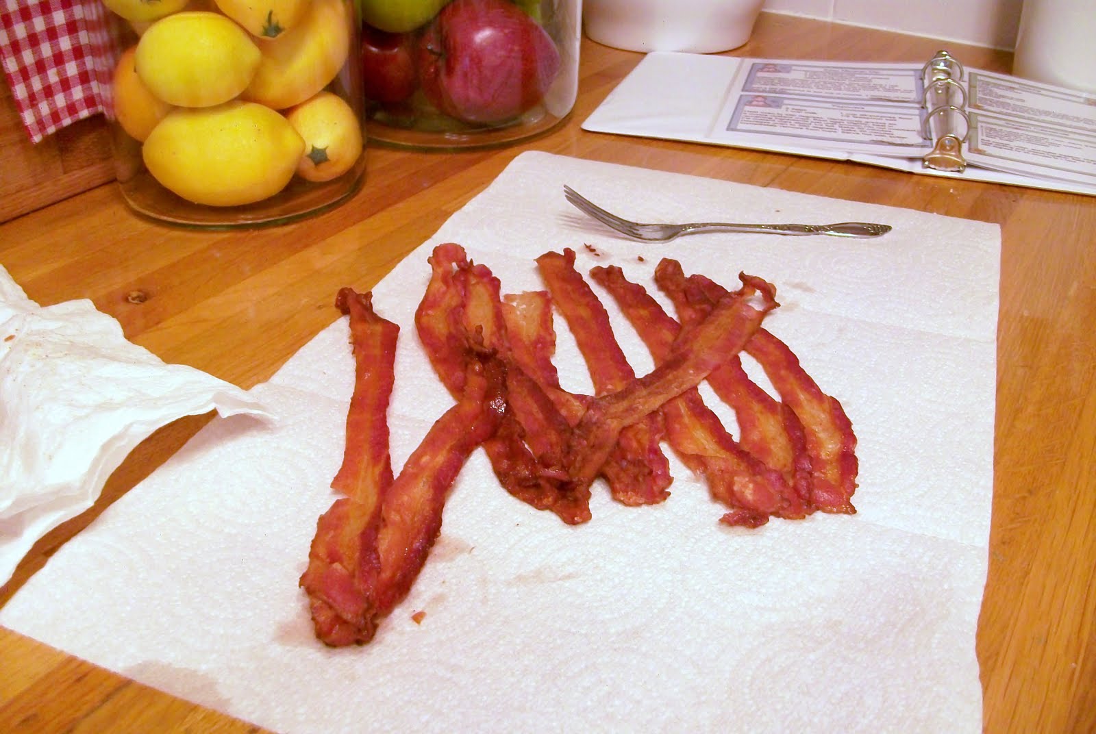 FLY AWAY HOME : Breakfast, lunch or dinner...