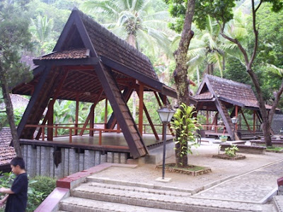 Feby Oktora: Y.B. Mangunwijaya (Romo Mangun) dan Karya Arsitekturnya