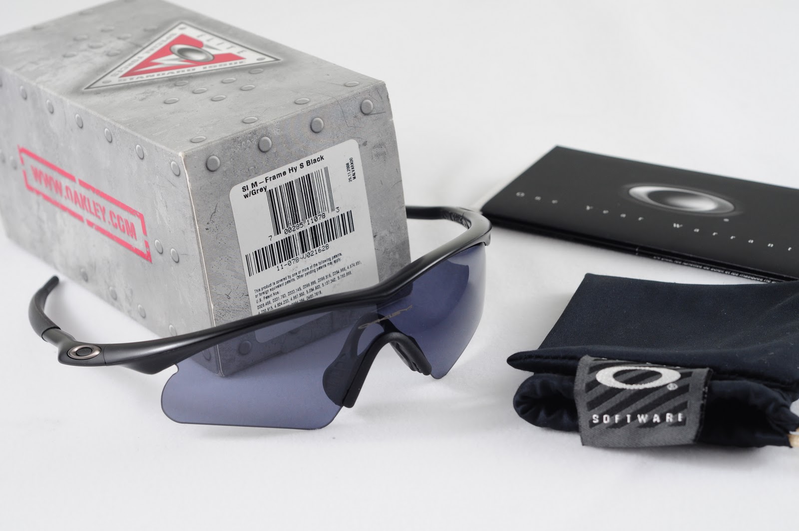 Oakley Saint: Pro M / M Frame Collection