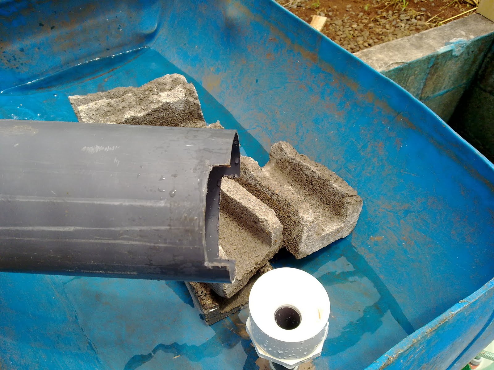 Farmer Brown's Aquaponics: Basic Components - Bell Siphon