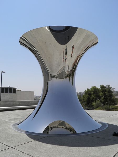 Chrometastic: Anish Kapoor chrome sculpture