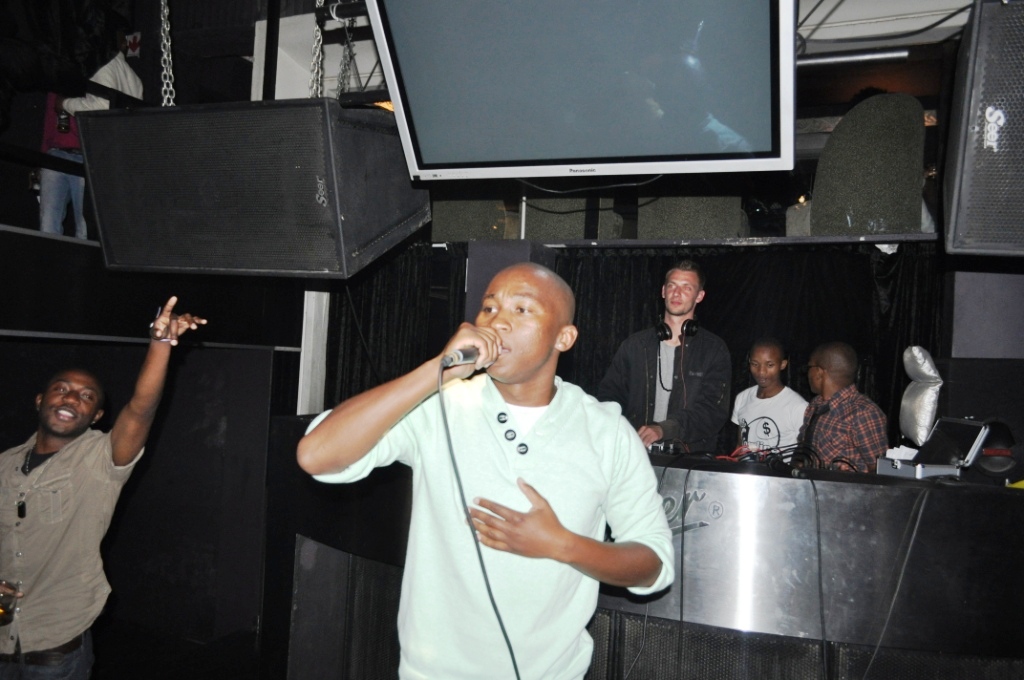psquint.com: Kuli Chana making it Freshee at Chevelle in Cape Town ...