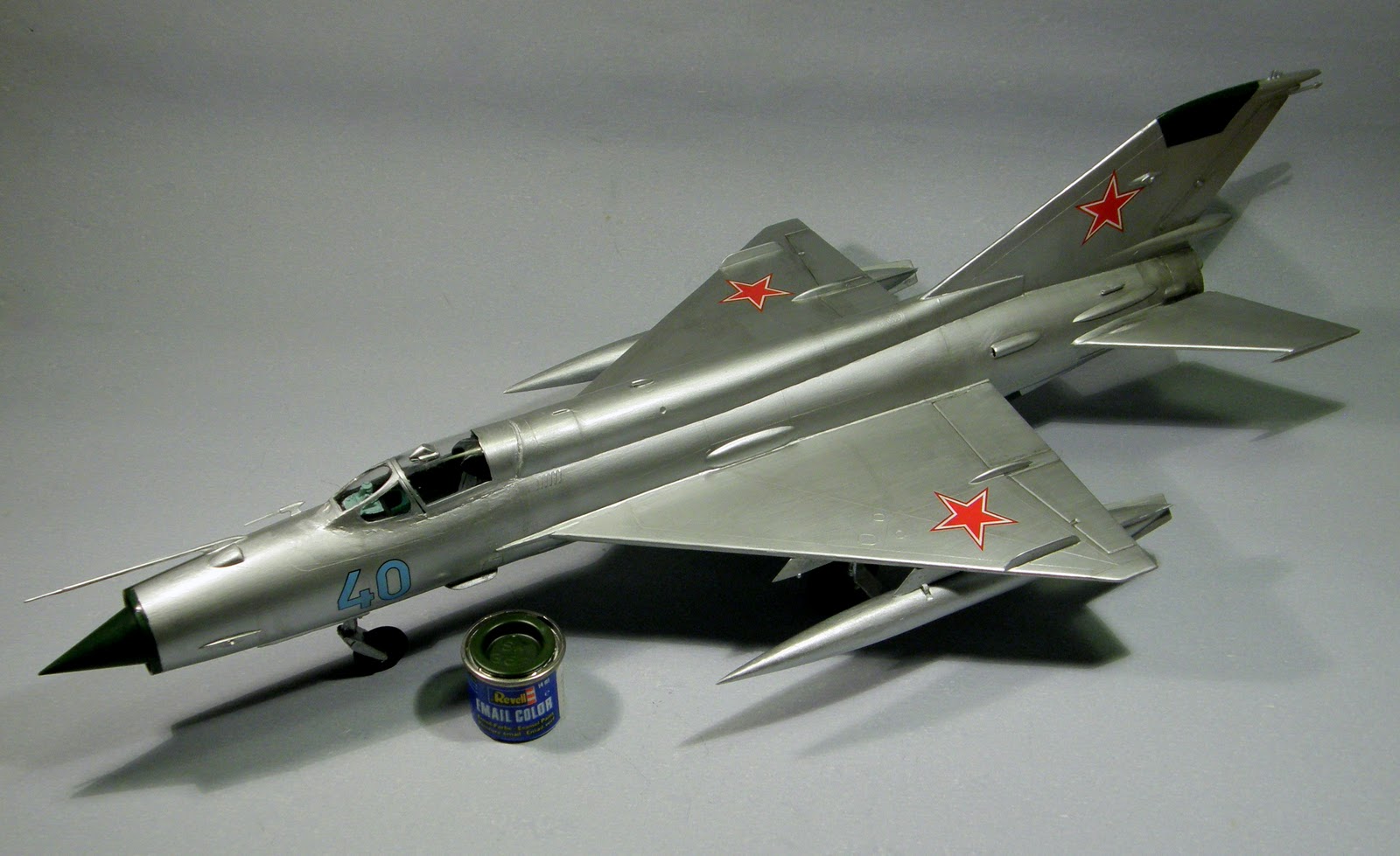 wade's military models: Soviet Air Forces MiG-21 MF 1/32 Revell