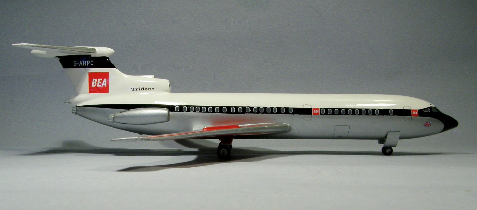 wade's scale models & modest aviation photography: BEA Trident 1/144 Airfix