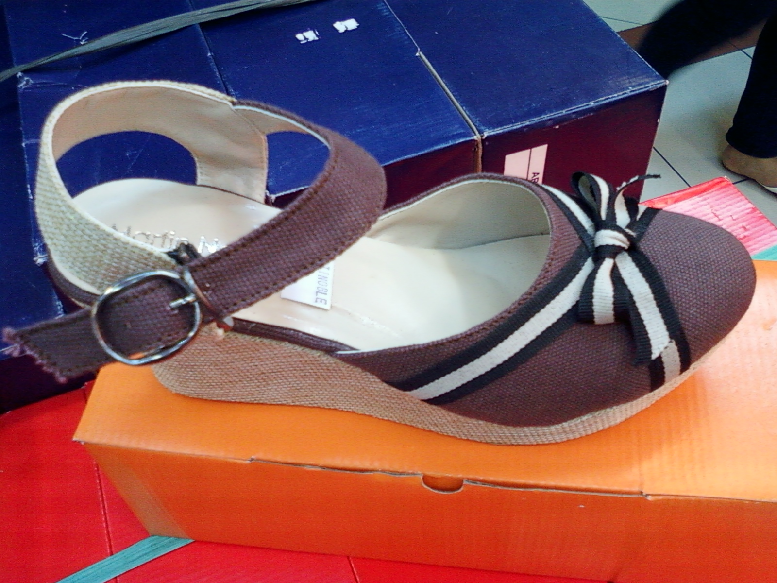 STAR SHOP: WEDGES SEPATU SENDAL