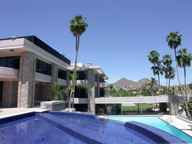 MacDaddyPaddy: The McCune Mansion