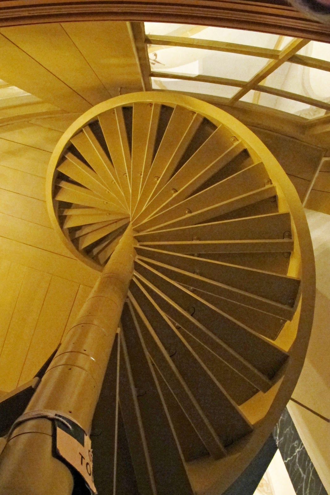 De Ontdekking van het Licht: Trappetje