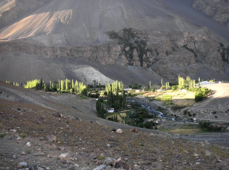 Le Pamir à pied en solo: 28 août : En contre-bas du lac Sarez