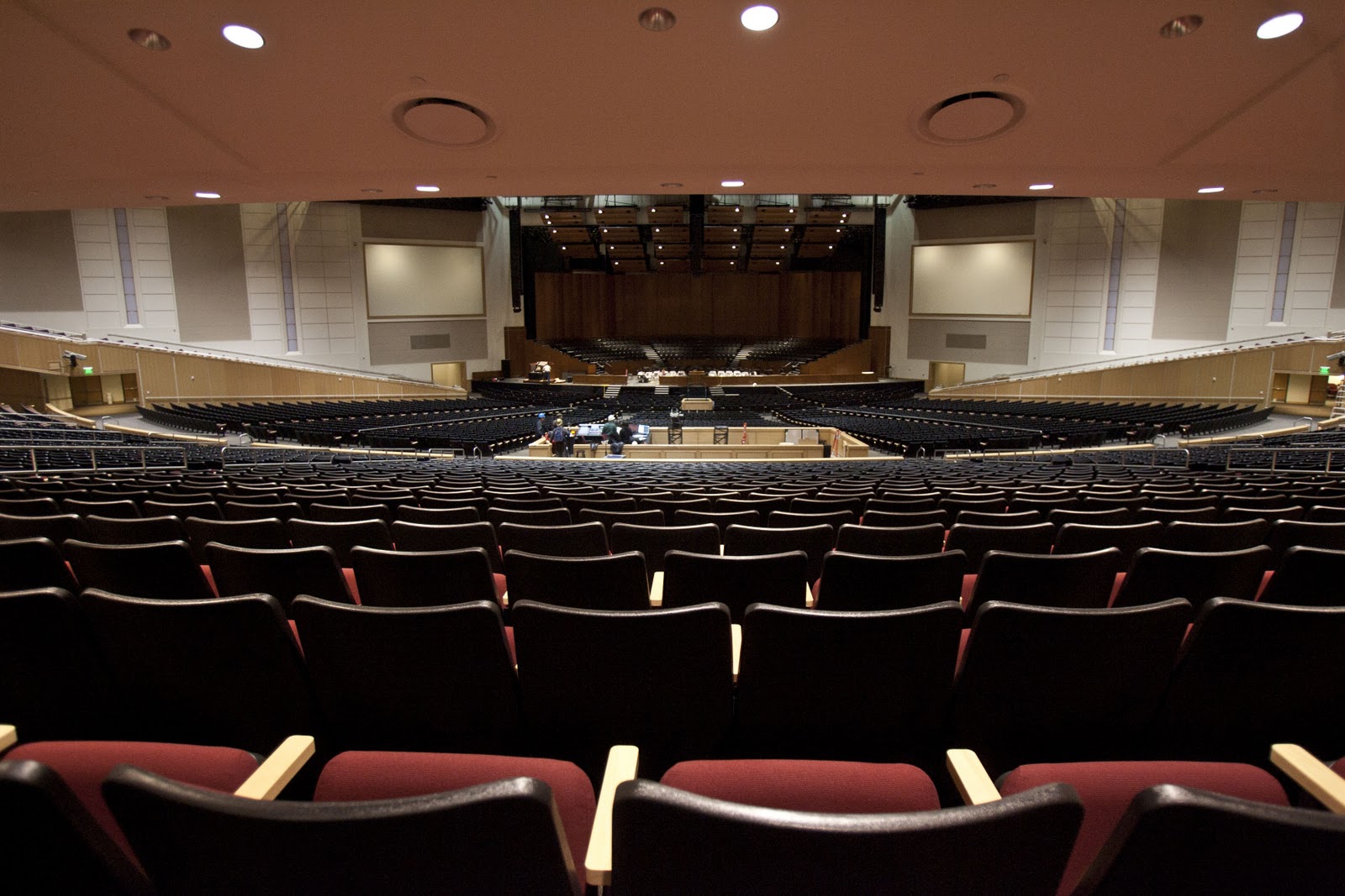 Reporting Live: Photo's of the new BYU-Idaho Center