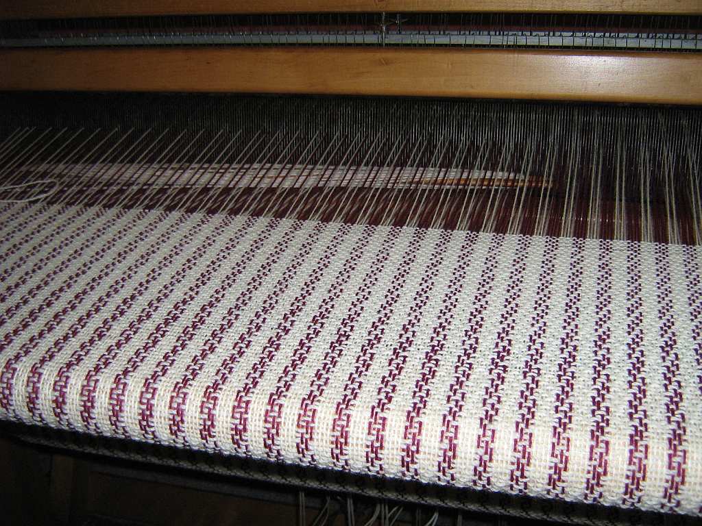 Wool 'n' Wood: Weaving Broken Twill