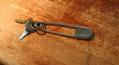 PINBACK: Safety Pin key chain