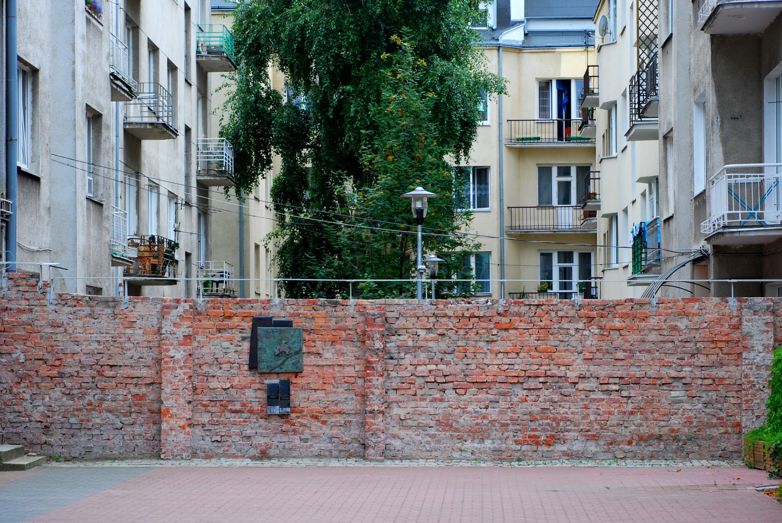 The Nomadic Pinoy: Warsaw: The Ghetto Wall