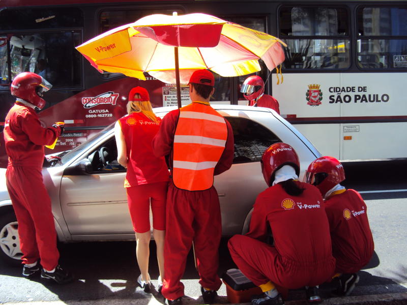 DESIGN INFORMA: Biruta leva Pit Stop Shell para as ruas de São Paulo