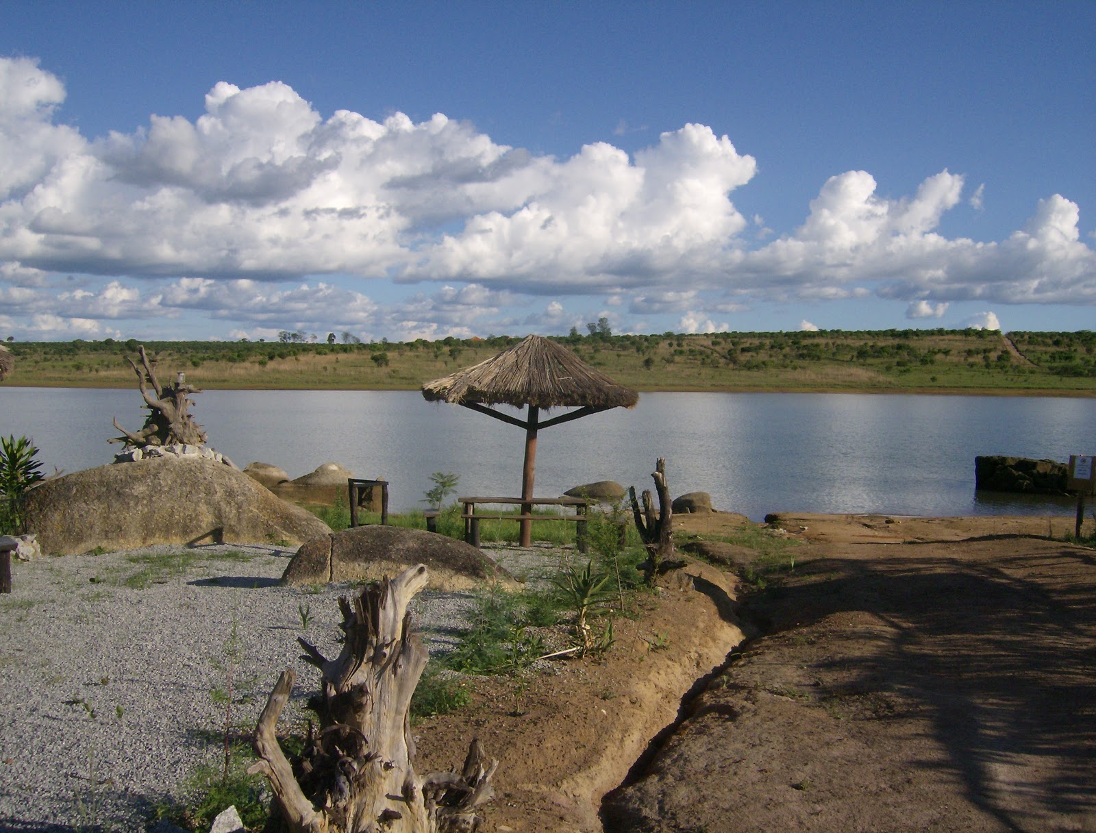 farrapos de nuvens: Imagens de Huambo