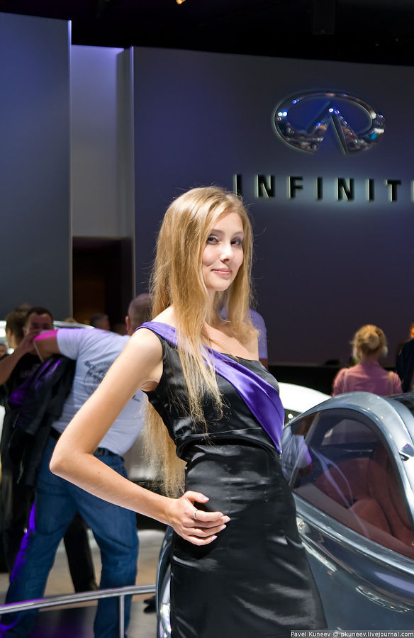 News Dumper: Girls of the Moscow International Motor Show