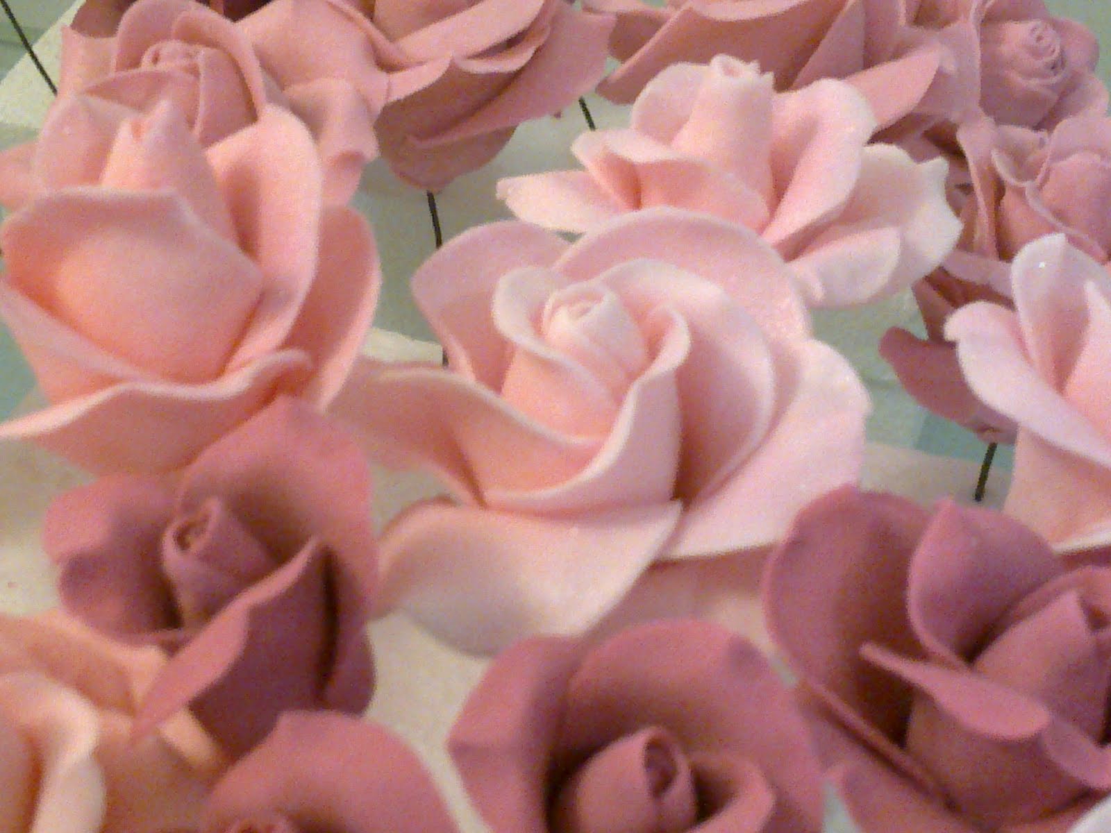 HanaSwiss: How to make sugarpaste roses
