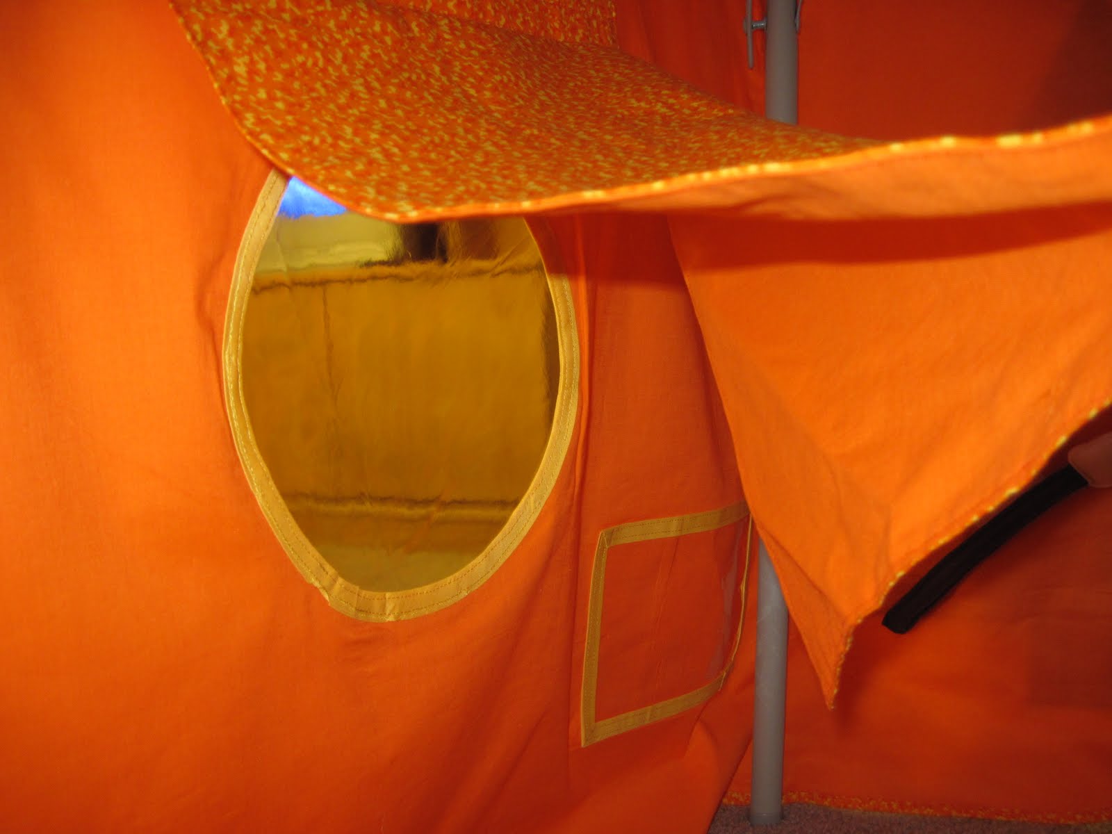 We Luv 2 Craft: Table Tent / Fort