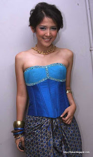 Tika Putri in action - Gallery Artis